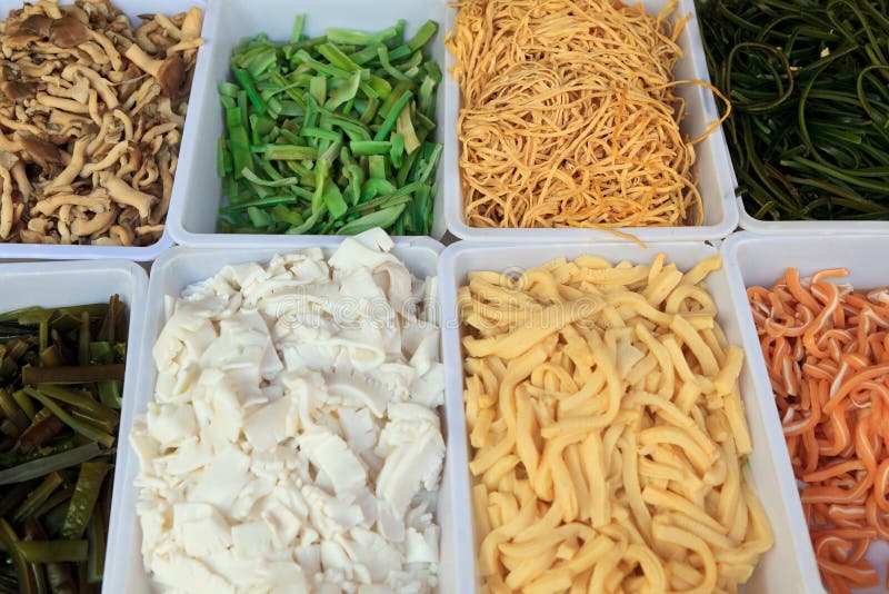 Sopa De Tallarines Fresca Con El Cerdo Y Su Caldo Grueso Sabroso Guay ...