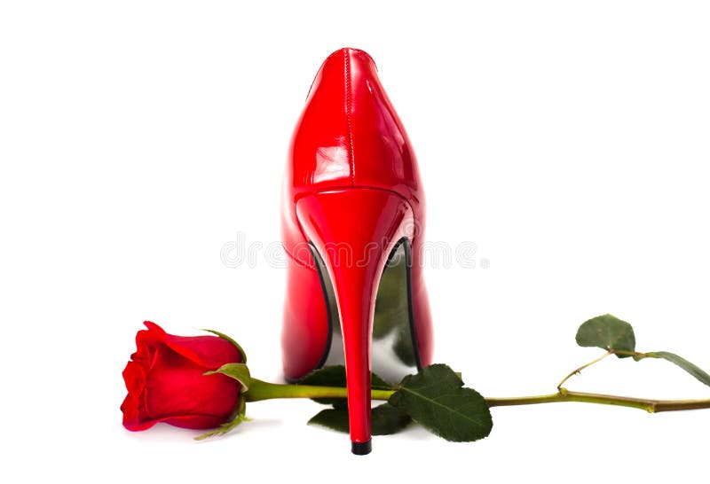 Chaussure Rouge Avec Le Sang Photo stock - Image du talon, meurtre ...