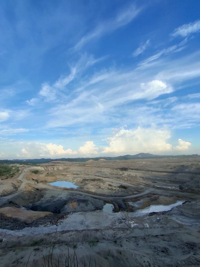 Tambang Batu Bara Indonesia Raya Stock Image - Image of tambang, raya ...