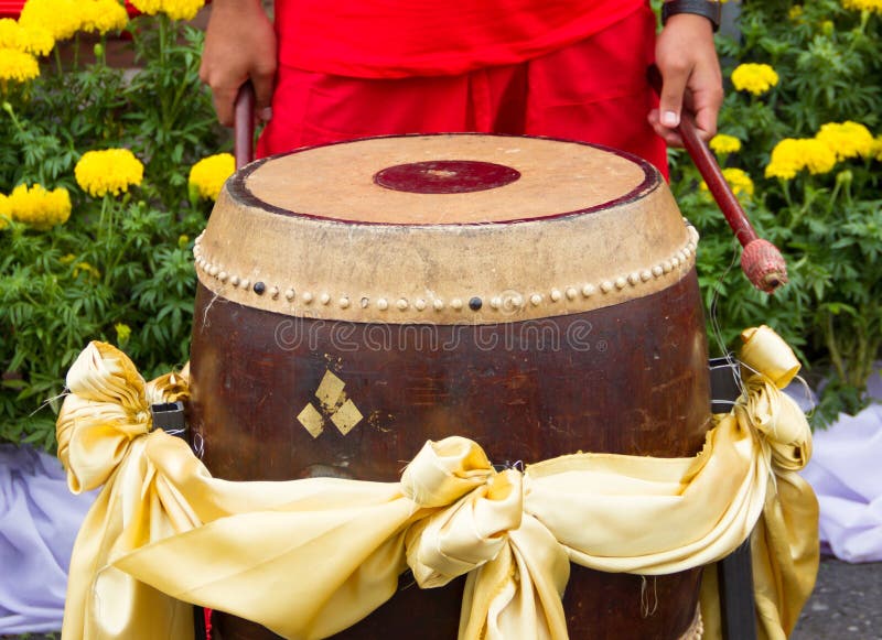 Tambor chino viejo grande foto de archivo. Imagen de objeto - 16441418