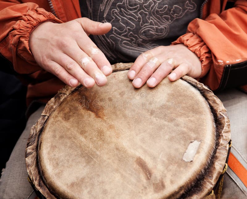 Tambor de la mano. foto de archivo. Imagen de aislado - 10302908
