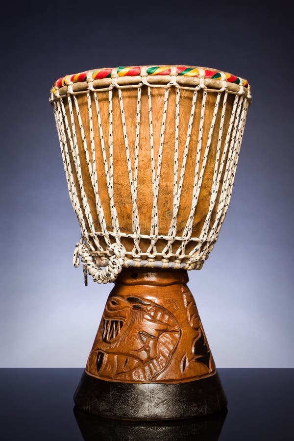 Tambor africano foto de archivo. Imagen de rodillo, tradicional - 15834980