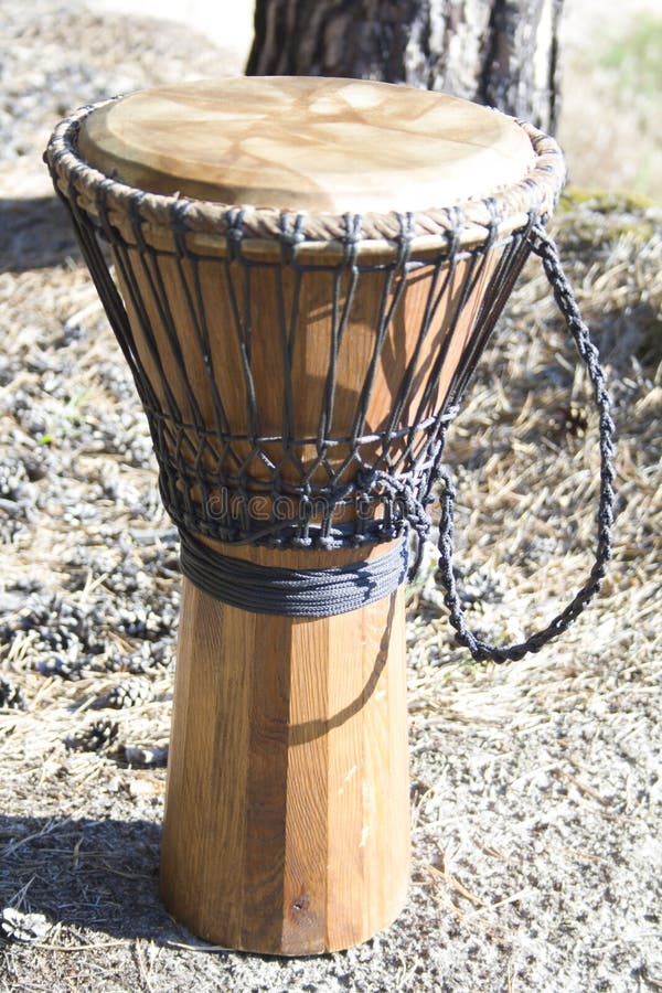 Tambor de Congo imagen de archivo. Imagen de fondo, africano - 25353825
