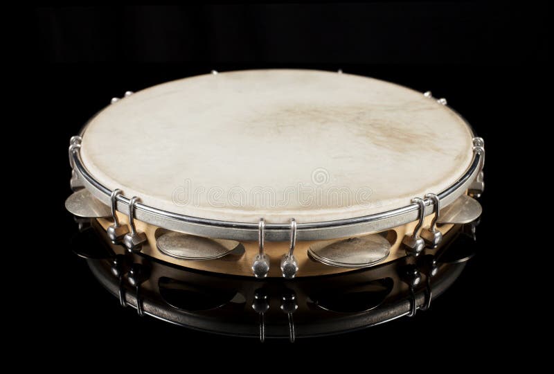 Tambour de basque image stock. Image du musical, tambour - 39387995