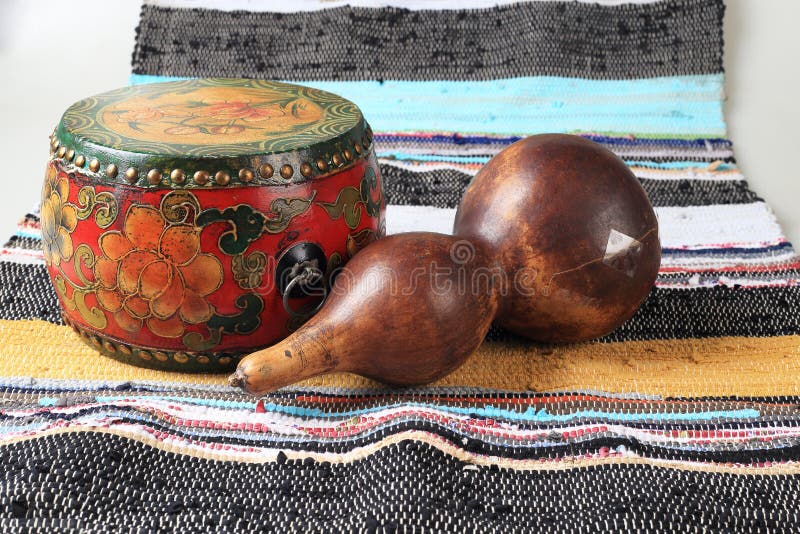Tambour et calebasse image stock. Image du culture, porcelaine - 40629547