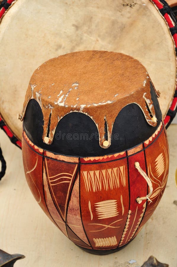 Tambour Indien Traditionnel Image stock - Image du fond, cuir: 64608609