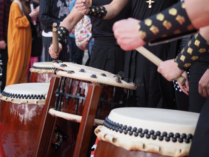 Tamburi Del Gioco Dei Musicisti Fotografia Stock - Immagine di ...