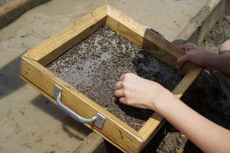 Tamisage Humide Pour Des Diamants Image stock - Image du stationnement ...