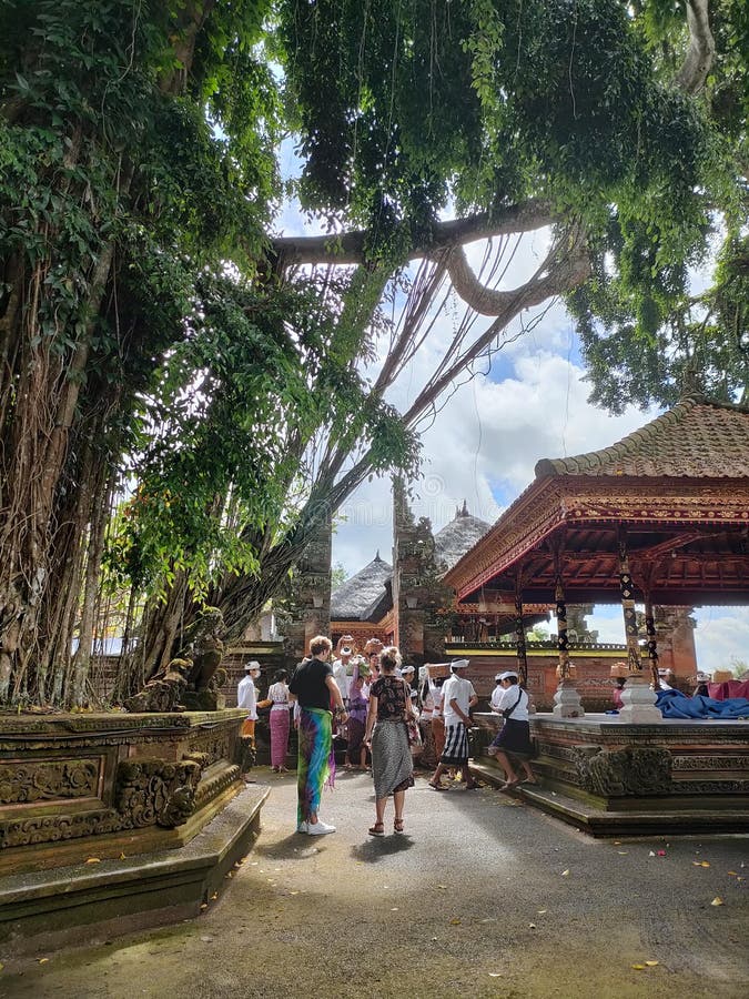 Tample Ceremony and people editorial photo. Image of garden - 265484331