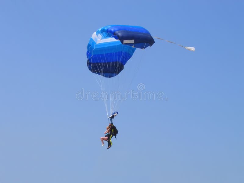 Tandem skydive stock image. Image of outdoors, parachutists - 2177901