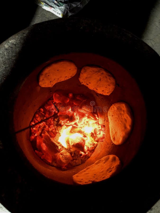 Tandoor with Rotis and Naan Stock Image - Image of bakery, coal: 191823707