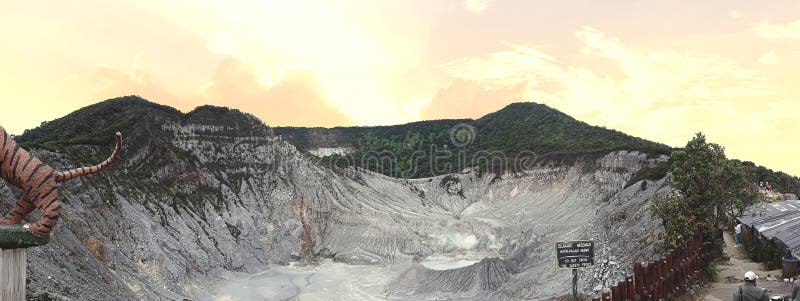 Tangkuban Parahu Mountain Crater Stock Photo - Image of parahu, deep ...
