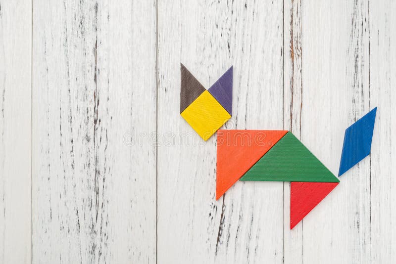 Tangram De Madeira Em Uma Forma Da Raposa Foto de Stock - Imagem de ...