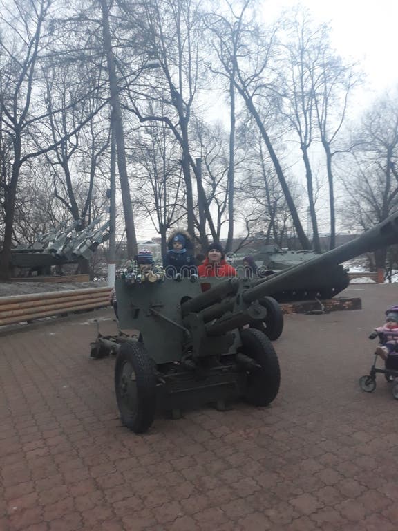 At the tank exhibition editorial image. Image of walk - 174424590