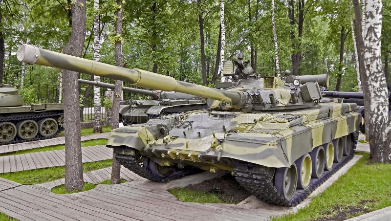 Tank T-80B(1) stock image. Image of moscow, armour, star - 14671747