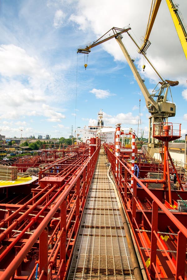 Tanker ship editorial stock photo. Image of tanker, shipyard - 58987463