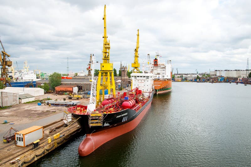 Tanker Ship on Berth in a Refinery UK Editorial Stock Image - Image of ...