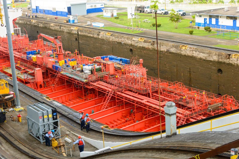 Tanker Strinda Inside the Gatun Locks on the Panama Canal Editorial ...