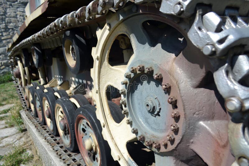 Rupsbanden Van Een Militaire Tank Stock Foto - Image of apparatuur ...