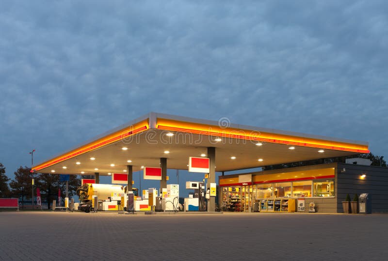 Tankstelle stockfoto. Bild von fülle, raffinerie, holländisch - 22458048