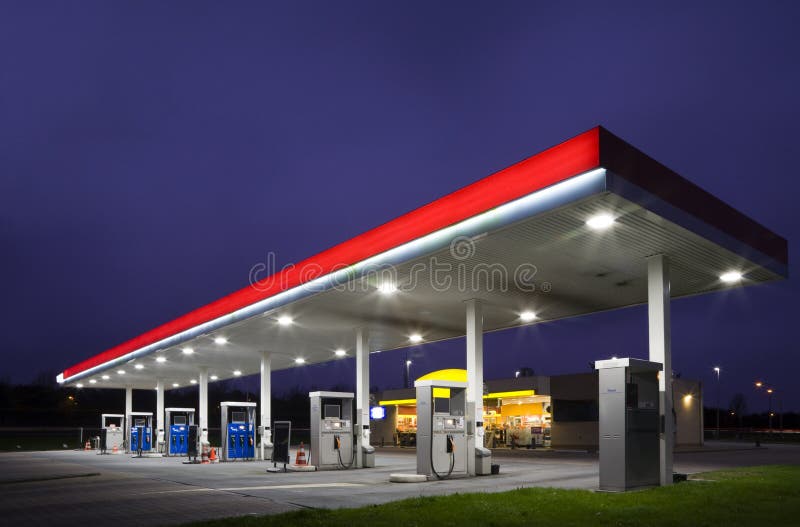Tankstelle nachts stockbild. Bild von benzin, holländisch - 7110163