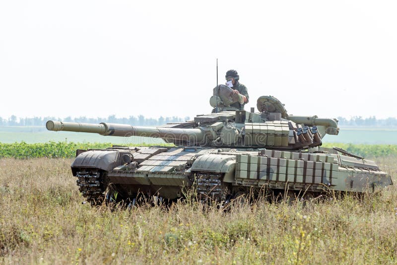 Tanque De Batalla Principal Debajo De La Bandera Ucraniana Foto ... Tanque De Batalla Principal Debajo De La Bandera Ucraniana Foto ...