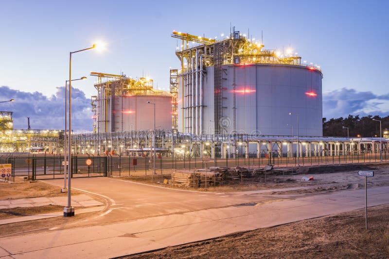 Tanques De Armazenamento De GNL, Terminal De GNL Em Swinoujscie ...