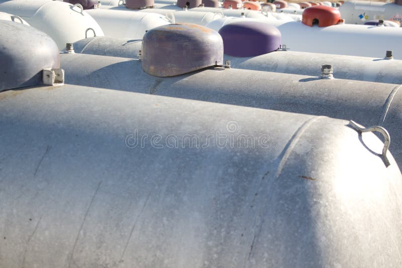 Tanques de propano foto de stock. Imagem de tanque, rural - 4023468
