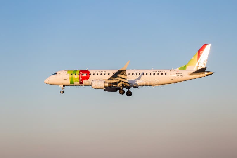 Embraer E190LR editorial stock photo. Image of plane - 194612048