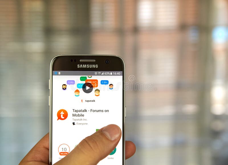 Tapatalk android app editorial image. Image of holding - 73699390