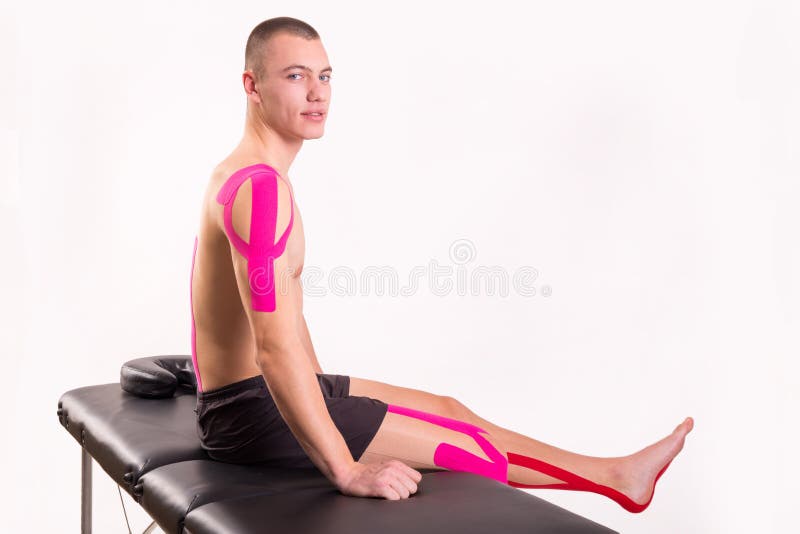 Kinesio taping immagine stock. Immagine di servizio, trattamento - 80013955