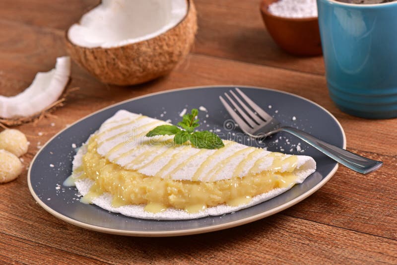 Tapioca Llenada De Crema Del Coco Imagen de archivo - Imagen de brasil ...