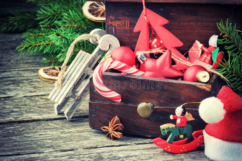 Julpynt Med Granfilialer, Sörjer Kottar Och Hjortar Arkivfoto - Bild av ...