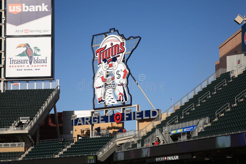 Target Field - Minnesota Twins Editorial Photography - Image of field ...