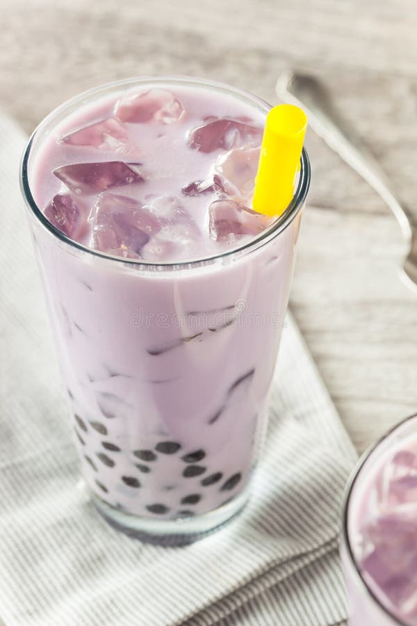 Taro Milk Bubble Tea Hecho En Casa Con Tapioca Foto de archivo - Imagen ...