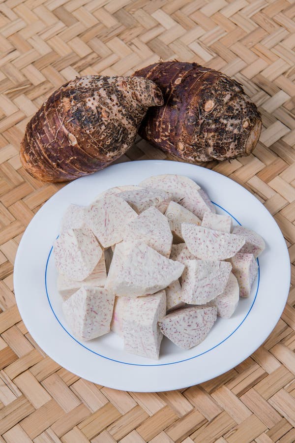 Taro Roots , Bamboo Basket. Stock Image - Image of cuisine, chips ...