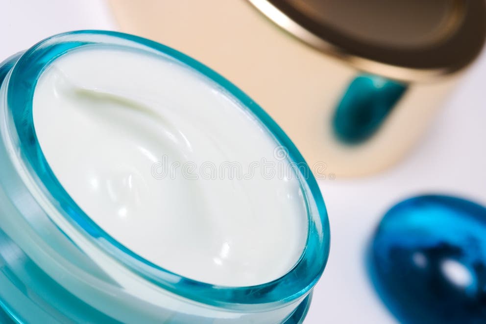 Tarro de crema de cara foto de archivo. Imagen de linimento - 1411606