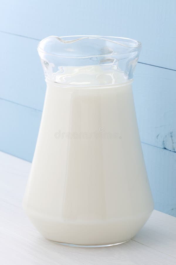 Tarro Delicioso De La Leche Foto de archivo - Imagen de batido ...