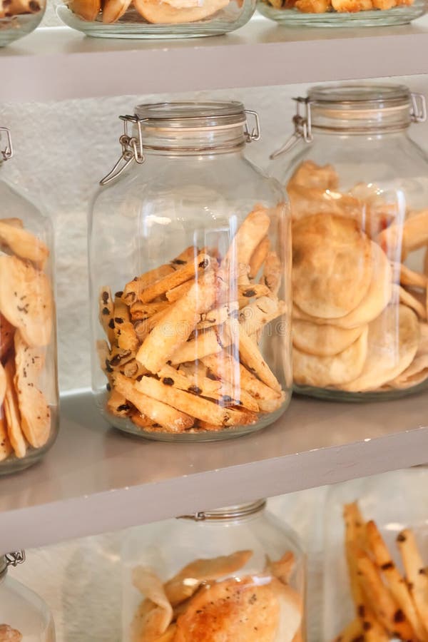 Tarros De Galletas De Cristal En Una Cafetería Y Una Panadería Imagen ...