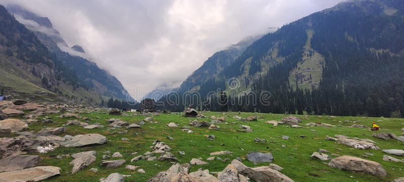 Tarsar Marsar Trek editorial stock photo. Image of gulmarg - 260886738