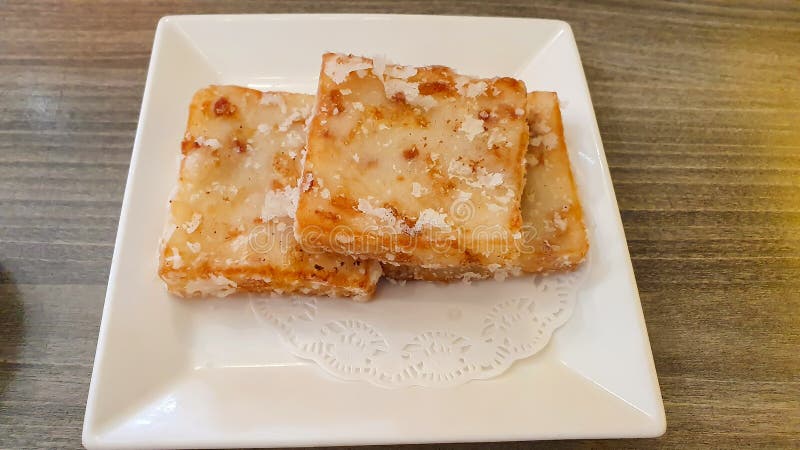 Tarta De Nabo China Sobre Plato Blanco. Imagen de archivo - Imagen de ...