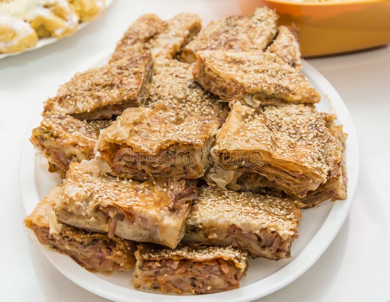 Pizza Serbe photo stock. Image du fini, image, pâtisserie - 56572390