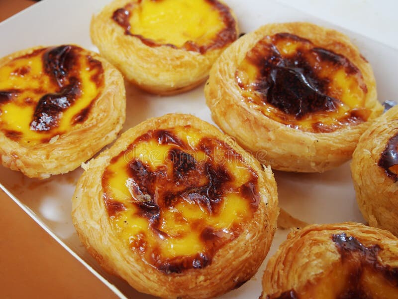 Tarte portugaise d'oeufs image stock. Image du crème - 19434099