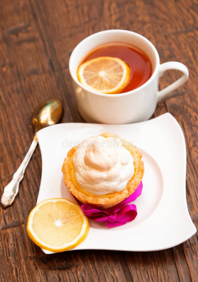 Tartlet with Meringue and Lemon Curd Stock Image - Image of ribon ...