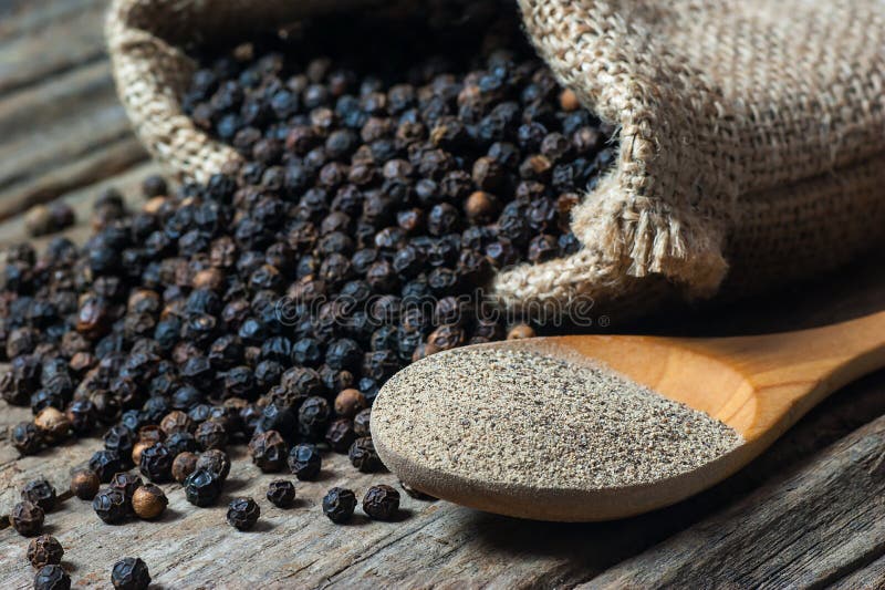 Tas De Poivre Noir Et De Poudre De Poivre Noir Photo stock - Image du ... Tas De Poivre Noir Et De Poudre De Poivre Noir Photo stock - Image du ...