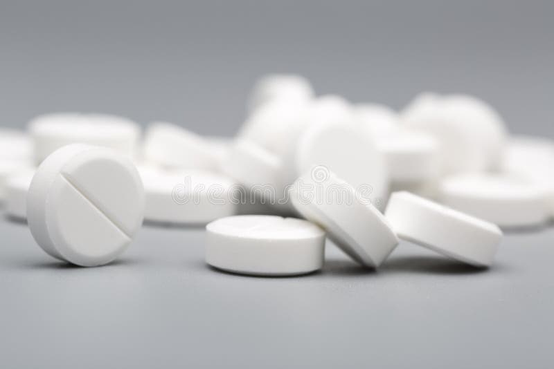 Tas Des Pilules Et Des Drogues Rondes Blanches Photo stock - Image du ...