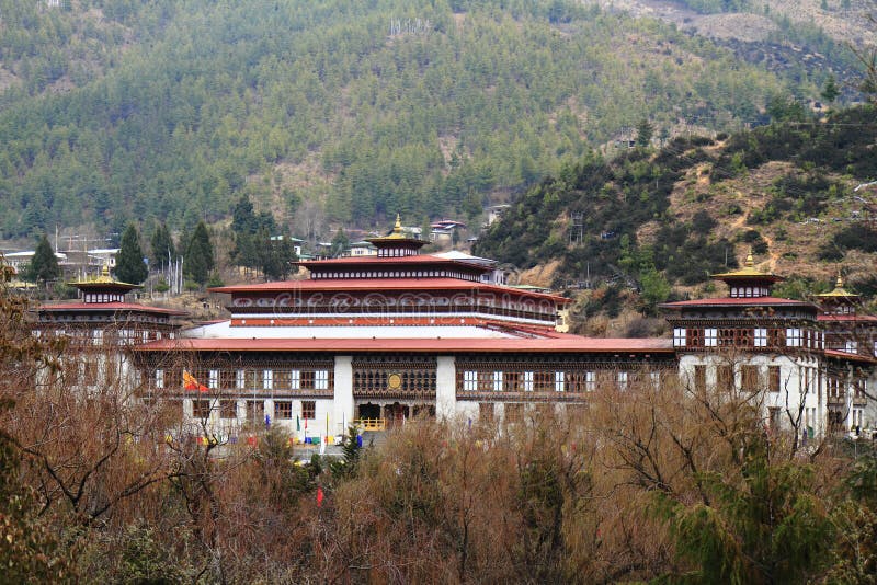 Tashichho Dzong en Timbu foto de archivo. Imagen de tibetano - 69642542