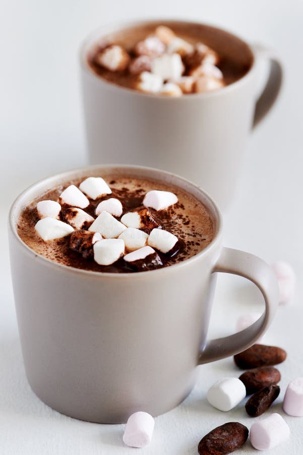 Chocolat Chaud Avec Des Guimauves Photo stock - Image du doux, cacao ...