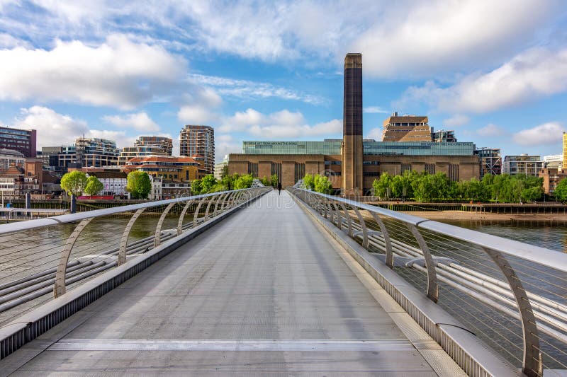 Tate Modern Gallery and Millenium Bridge in London, UK Editorial Stock ...