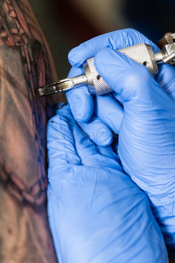 Tattoo Artist Making Tattoo Stock Photo - Image of tattooing, body ...